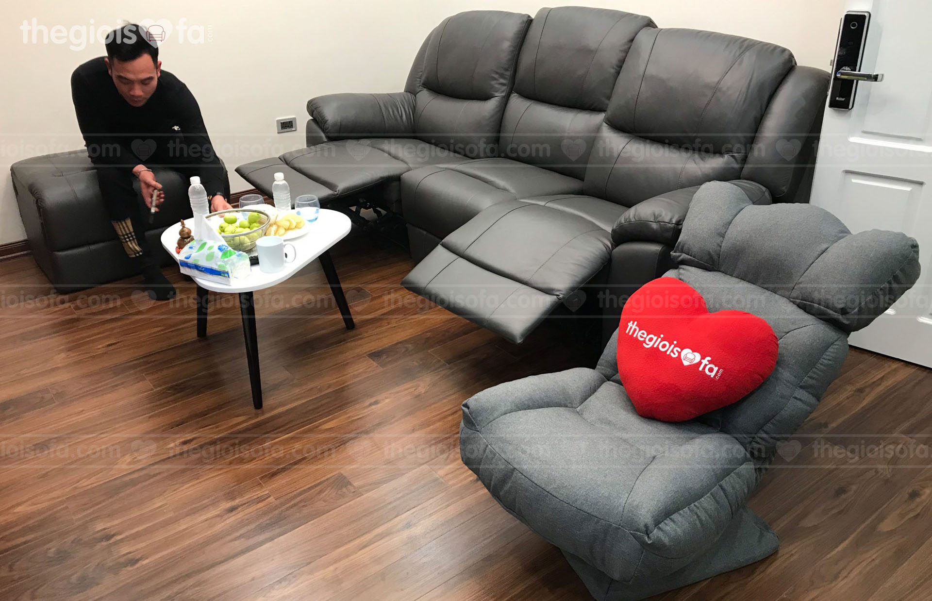 Giao hàng sofa da thật Olivia và ghế xoay 360 độ cho anh Vinh ở Khúc ...